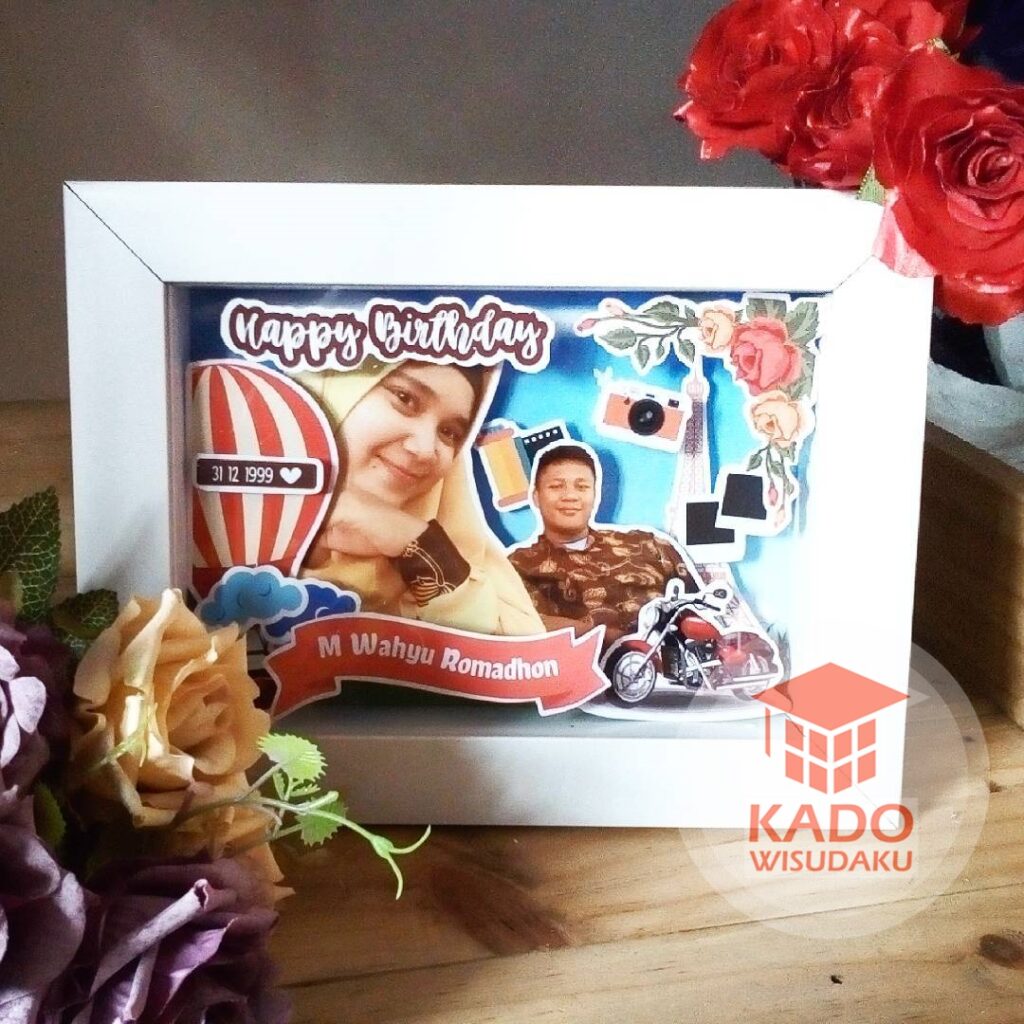 Produsen Hadiah Wisuda Scrap Frame Anniversary - Kado Wisudaku