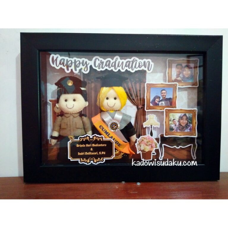 Jual Hadiah Wisuda Scrapframe Flanel Family Murah - Kado Wisudaku