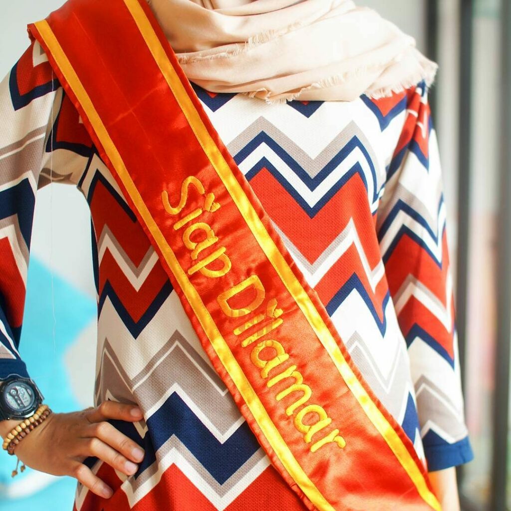 Jual Selempang Satin Custom Bordir Murah - Kado Wisudaku