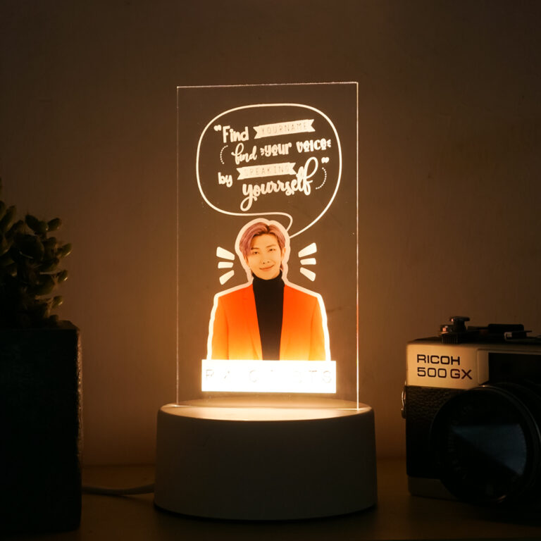 Plakat Lampu LED Akrilik Tema KPOP Korea - Kado Wisudaku