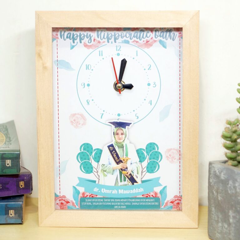 2D Jam Frame Bingkai Kayu ANTI PECAH Kado Wisuda - Kado Wisudaku