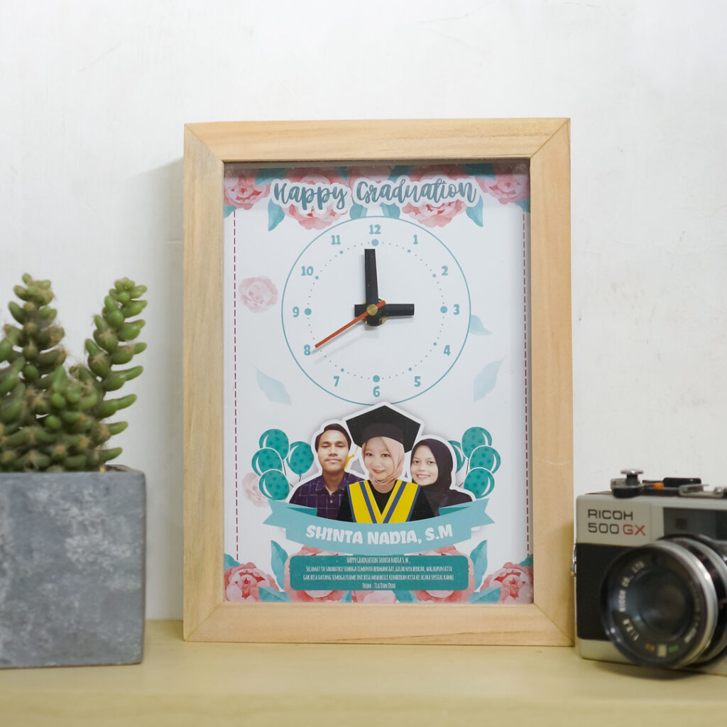 2D Jam Frame Bingkai Kayu Foto Custom Kado Wisuda - Kado Wisudaku