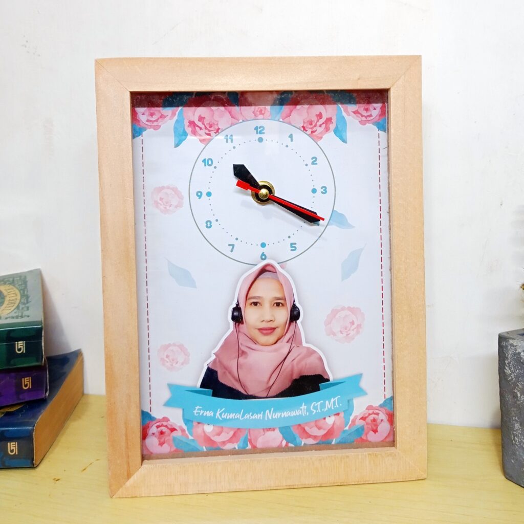 2D Jam Frame Foto Graduation Custom Foto Kado Wisuda