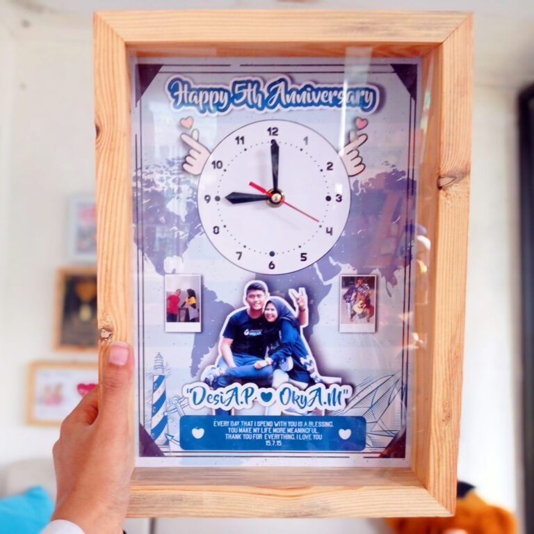 Jam Frame 2D Bingkai Kayu Custom Kado Anniversary - Kado Wisudaku