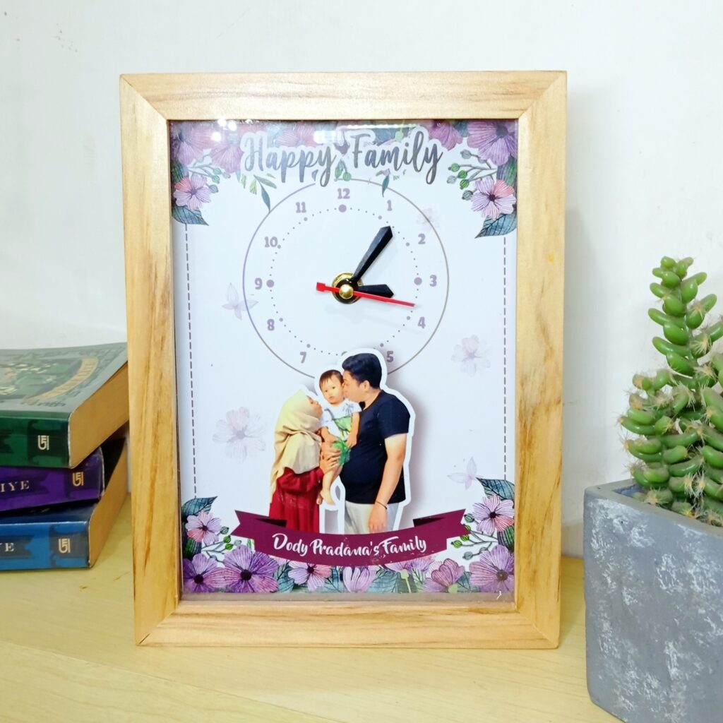 Jam Frame Kayu 2D Foto Family Custom Kado Unik - Kado Wisuda