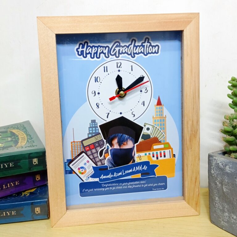 Jam Frame Kayu 2D Foto Wisuda Custom - Kado Wisudaku