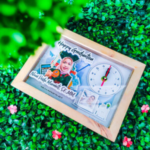 Jam Frame A5 Kado Wisuda Manajemen