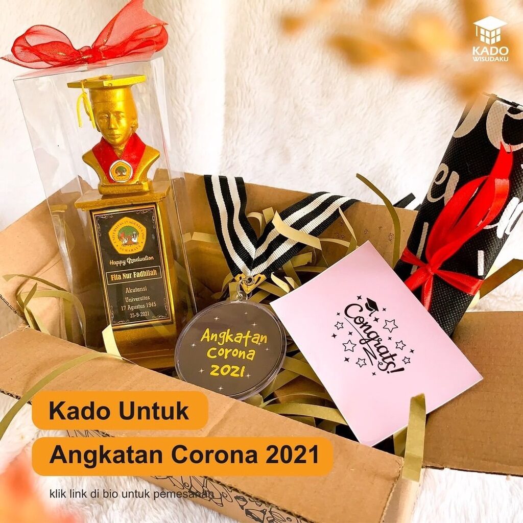 Gift Box Patung Gold Medali - Kado Wisudaku